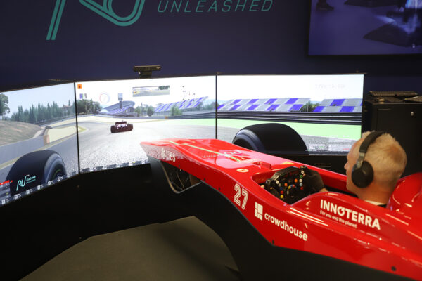 Racing Unleashed: Simrace-Titelkampf immer spannender