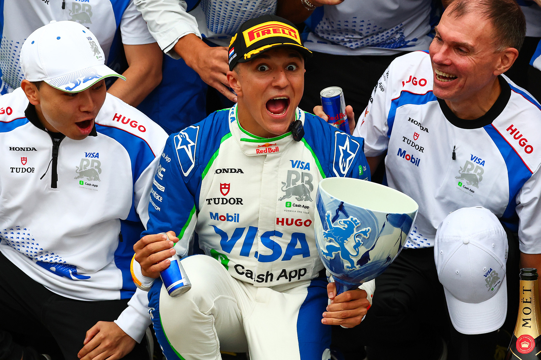 F1 COSMOS | Drama con el Trofeo Tras el Primer Podio de F1 de Hadjar en ...